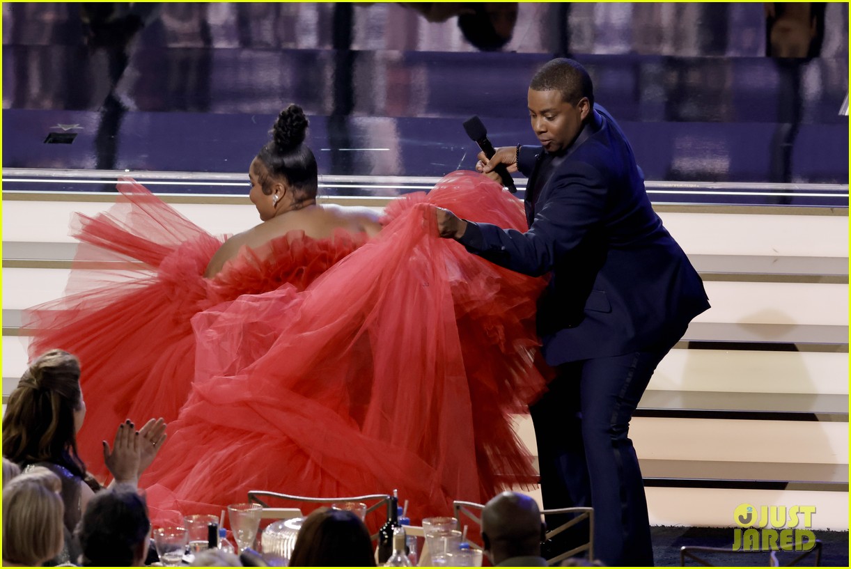 Lizzo Give Passionate Speech After Winning Outstanding Competition ...