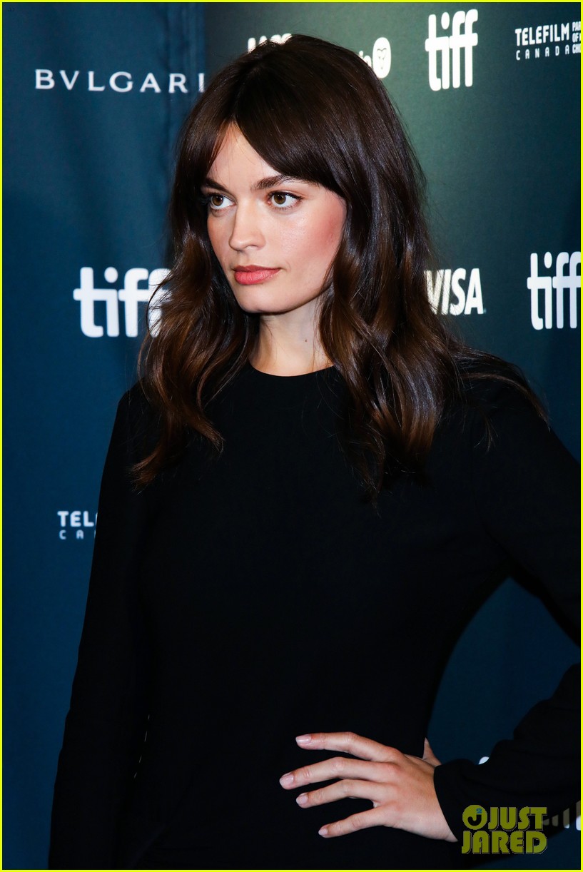 Emma Mackey Is Getting Raves for 'Emily' Movie After TIFF Premiere ...