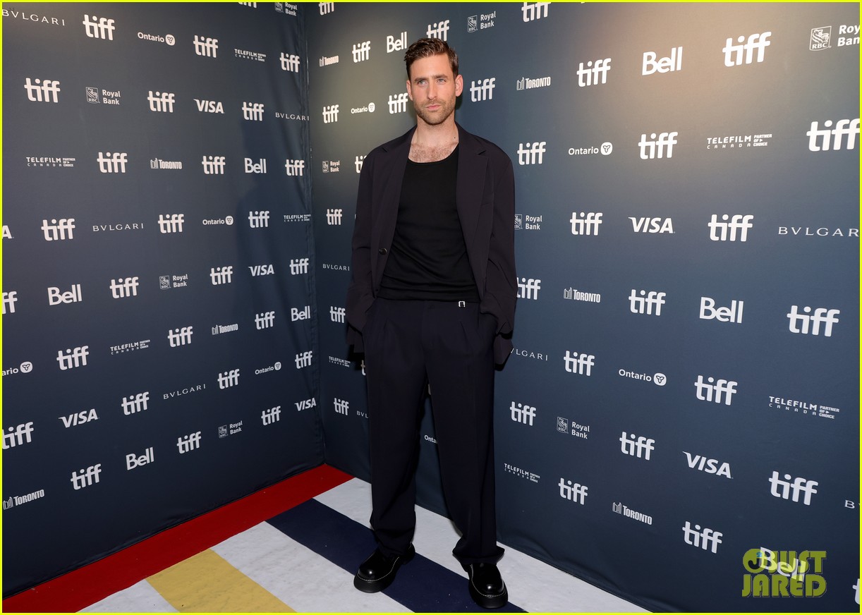 Emma Mackey Is Getting Raves for 'Emily' Movie After TIFF Premiere ...