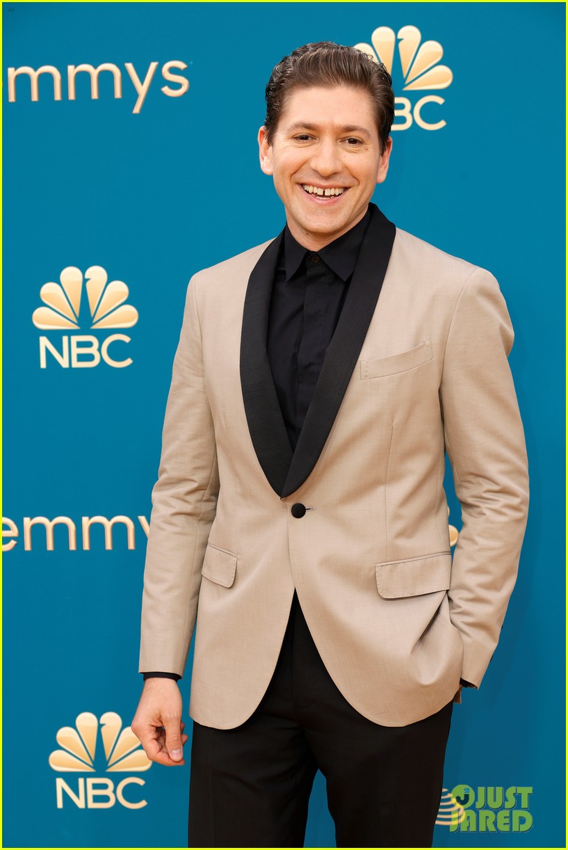 Rachel Brosnahan Goes Pretty in Purple for Emmy Awards 2022: Photo ...