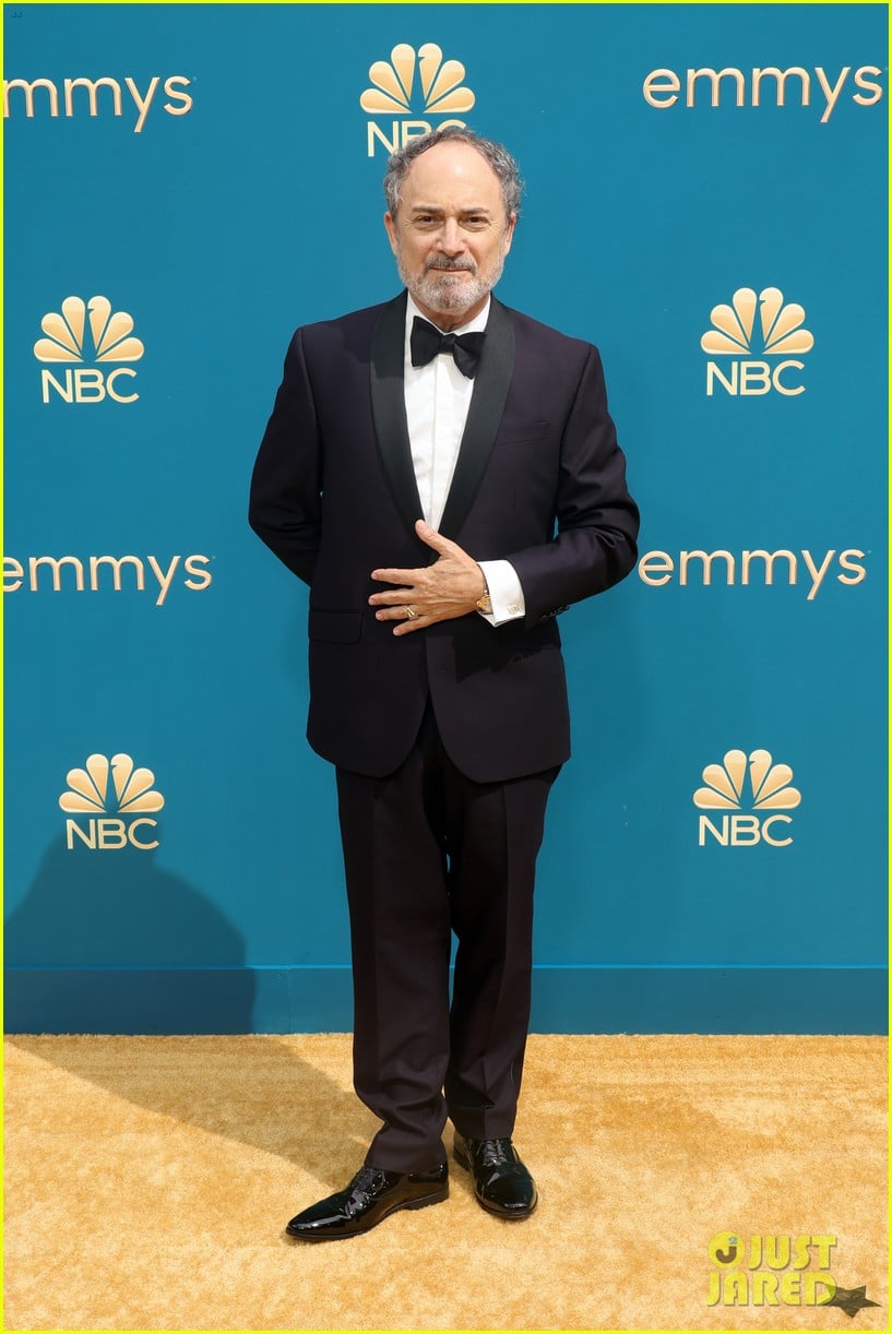 Rachel Brosnahan Goes Pretty in Purple for Emmy Awards 2022: Photo ...