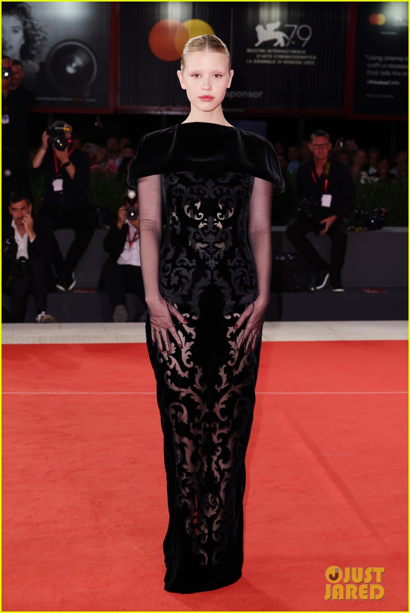 Mia Goth Hits the Red Carpet for 'Pearl' Premiere at Venice Film ...