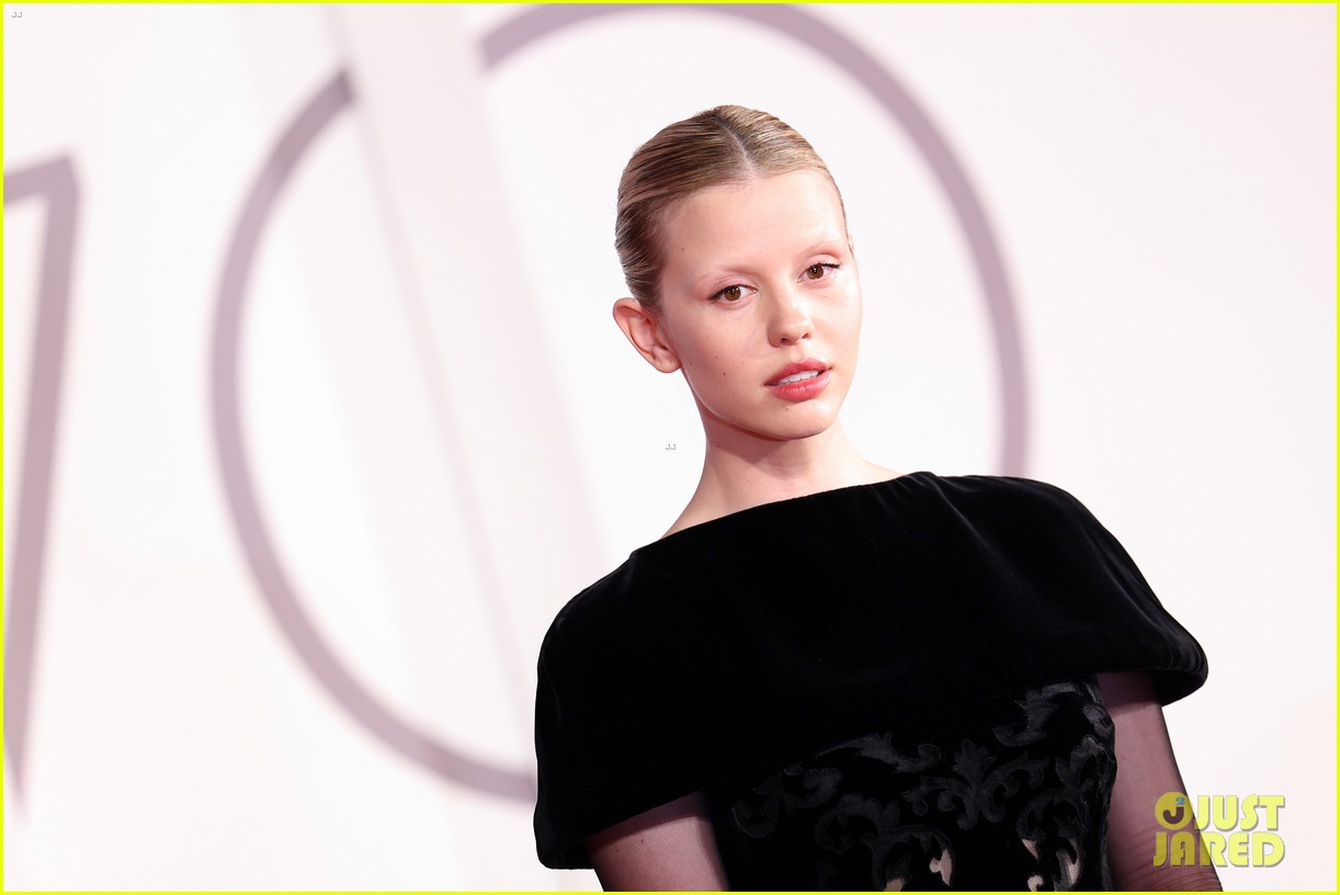Mia Goth Hits the Red Carpet for 'Pearl' Premiere at Venice Film ...