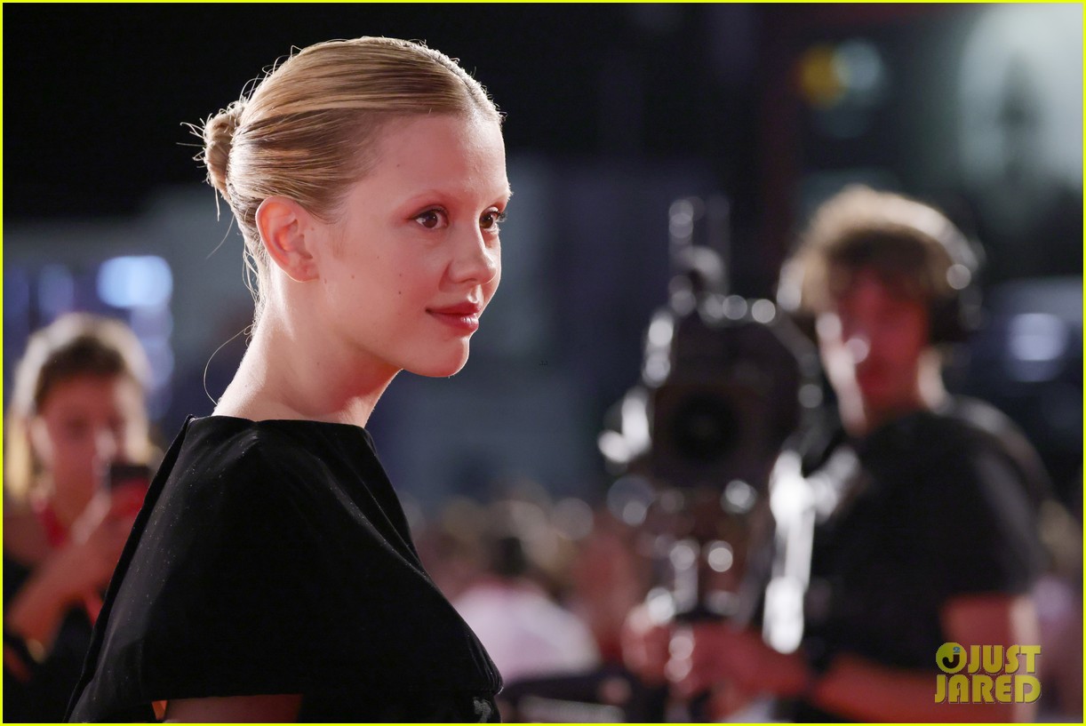 Mia Goth Hits the Red Carpet for 'Pearl' Premiere at Venice Film ...