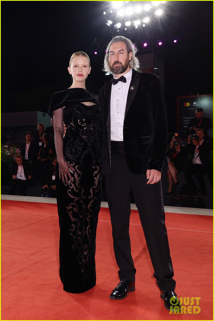 Mia Goth Hits the Red Carpet for 'Pearl' Premiere at Venice Film ...
