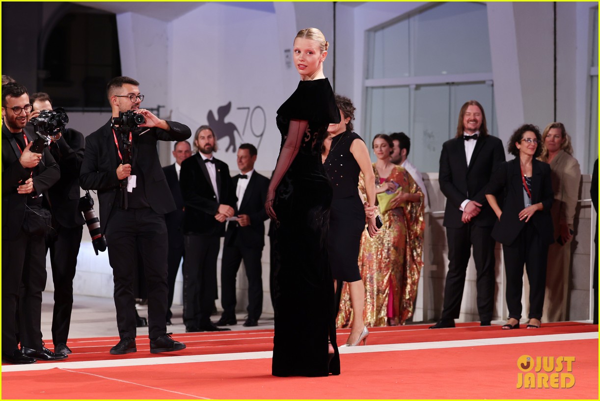 Mia Goth Hits the Red Carpet for 'Pearl' Premiere at Venice Film ...