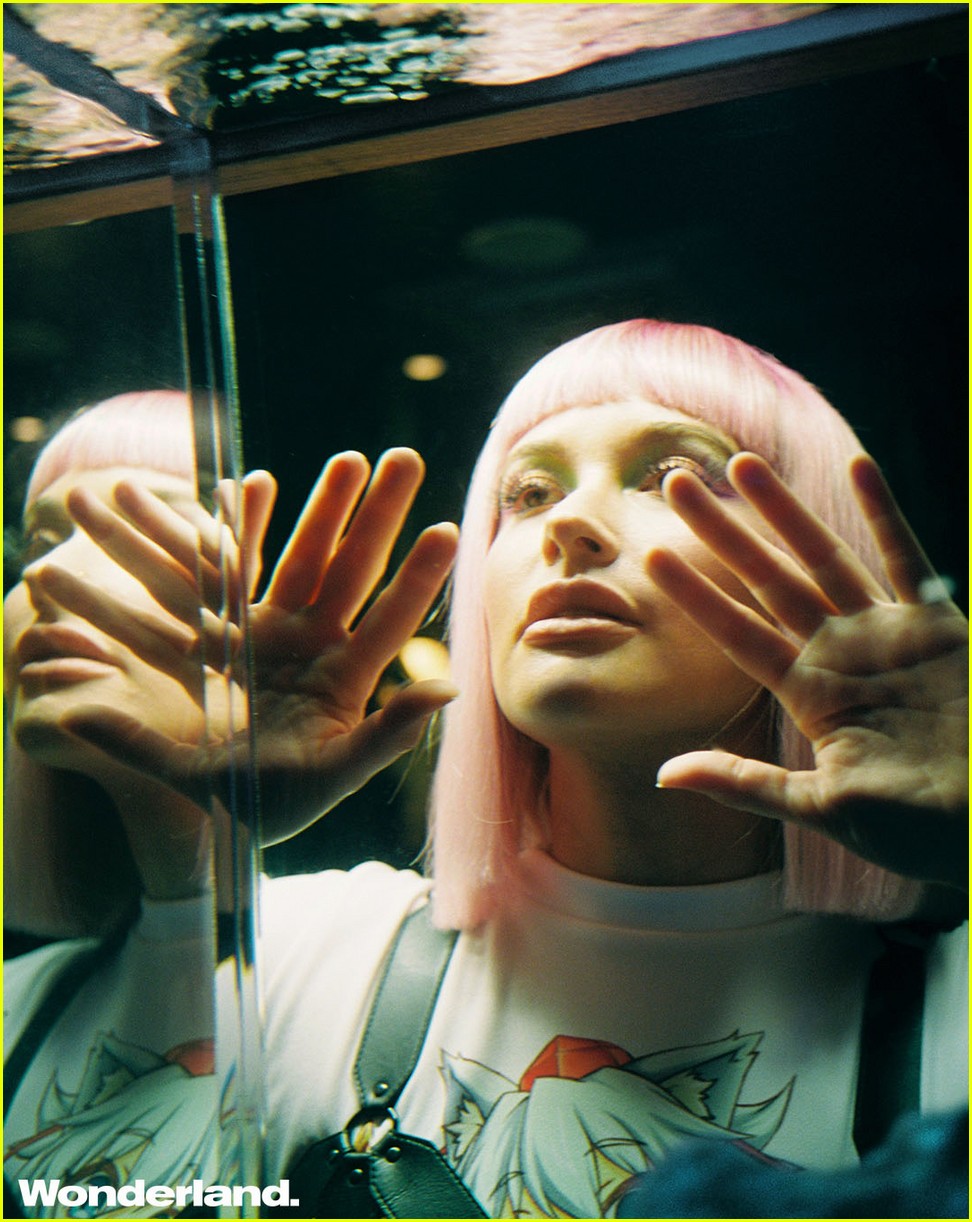 Kacey Musgraves Poses for 'Wonderland' Shoot Inspired by Baz Luhrmann's ...