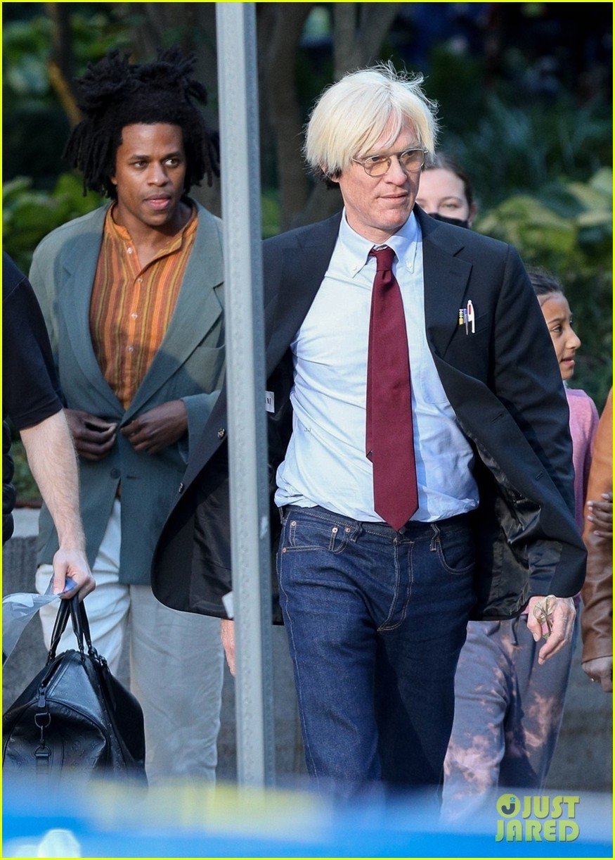Paul Bettany Rocks A White Wig For 'The Collaboration' Filming With ...