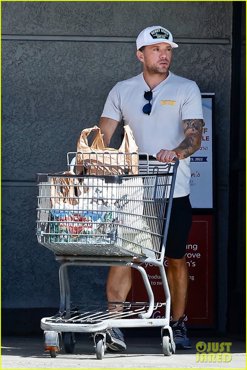 Ryan Phillippe Goes Grocery Shopping After Release of 'American ...