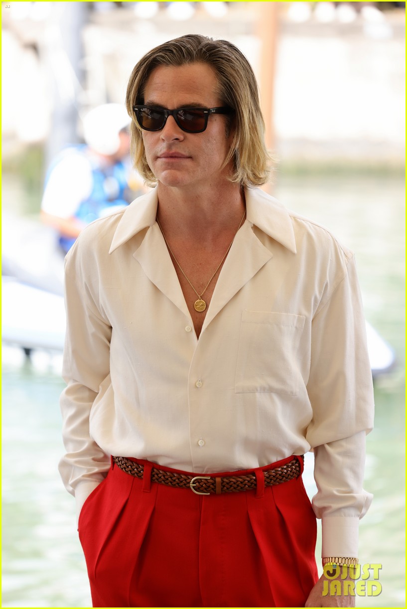 Chris Pine Goes Viral for Zoning Out During 'Don't Worry Darling' Press ...