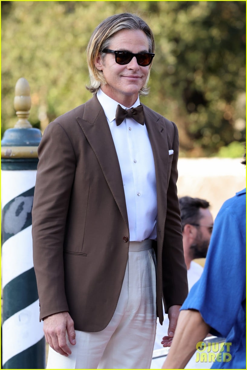 Chris Pine Goes Viral for Zoning Out During 'Don't Worry Darling' Press ...