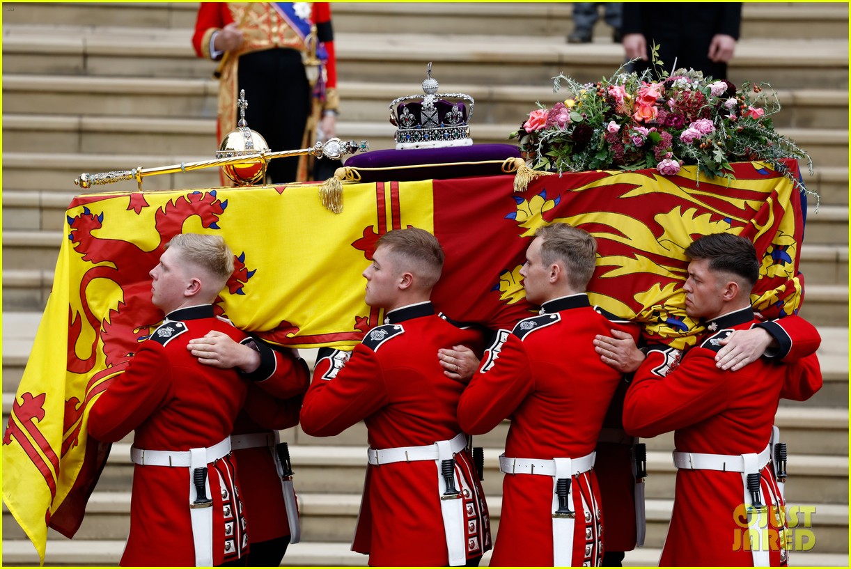 Photo: queen elizabeth commital service pictures 23 | Photo 4823308 ...