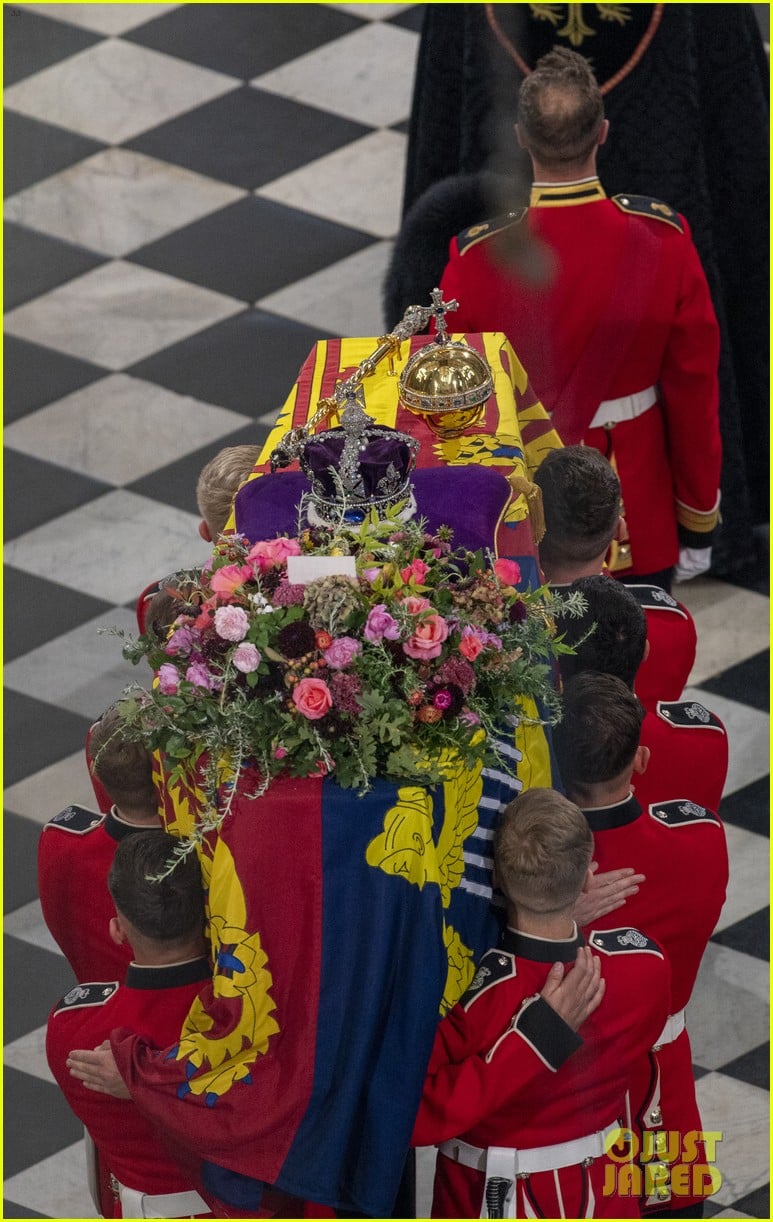 Queen Elizabeth II Funeral: Twitter Praises Pallbearers Who Flew Back ...
