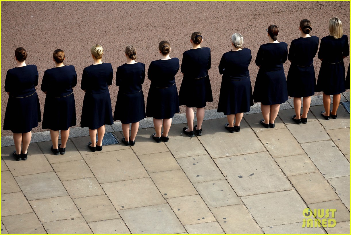Queen Elizabeth's Staff Pays Tribute To Her One Final Time During ...