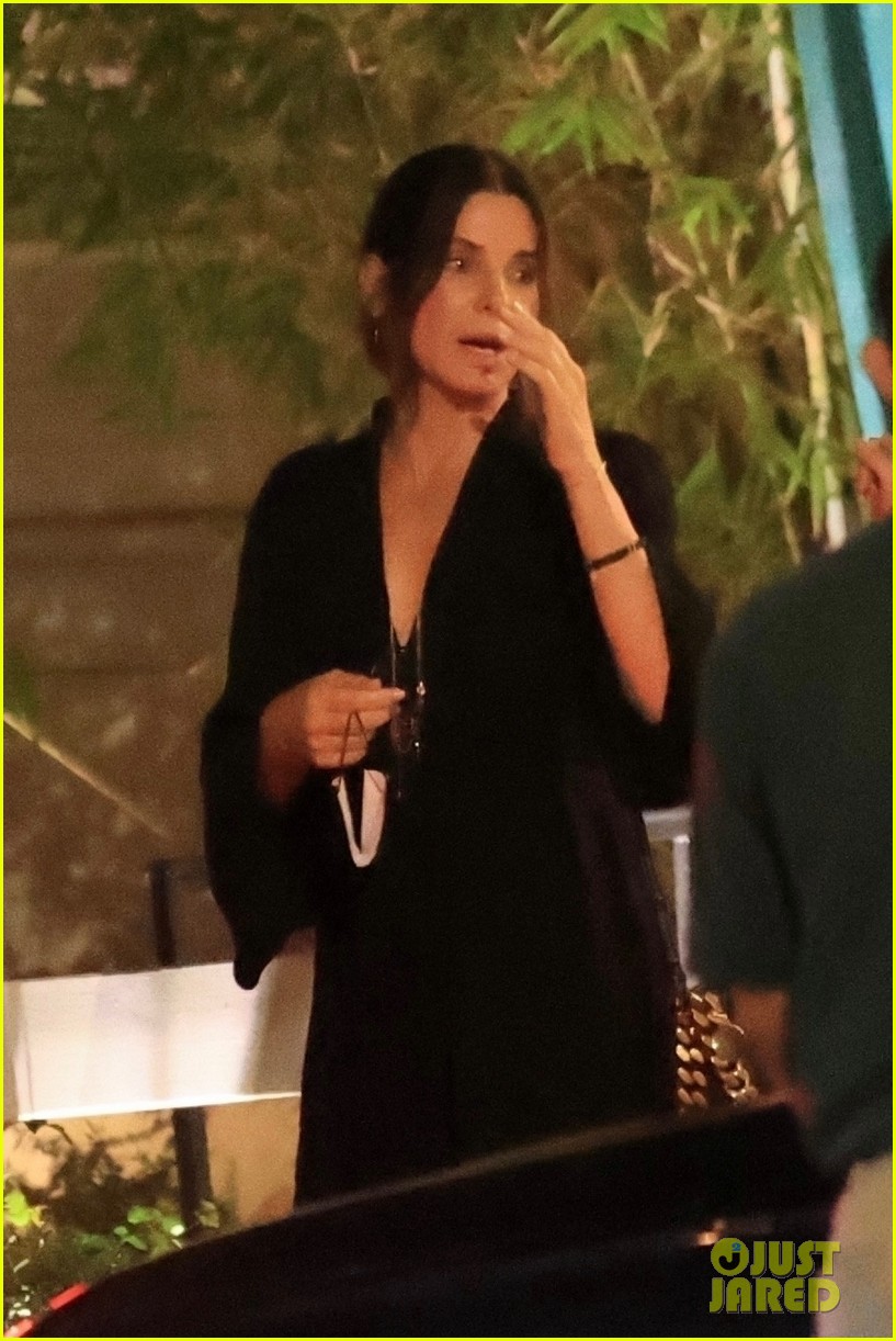 Photo: sandra bullock dinner with friend 21 | Photo 4819981 | Just Jared