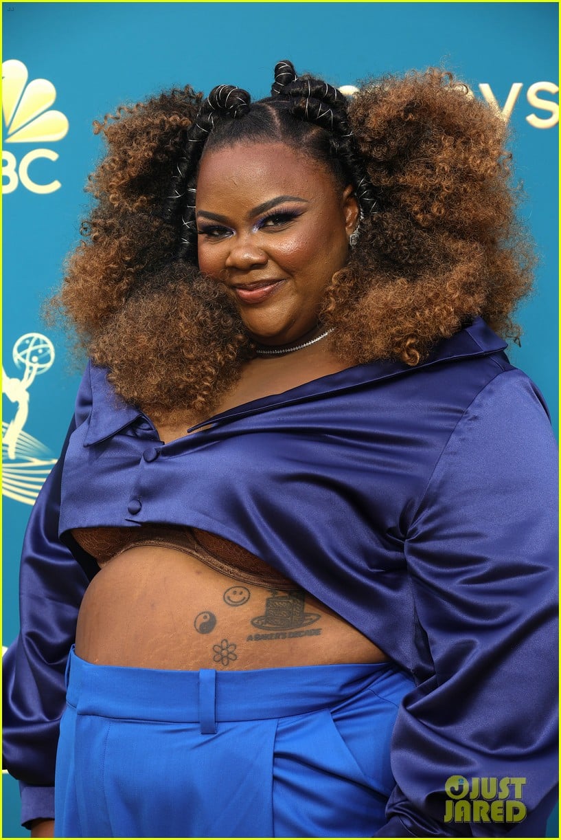 Sandra Oh Dazzles in Purple At the Emmy Awards 2022: Photo 4818412 ...