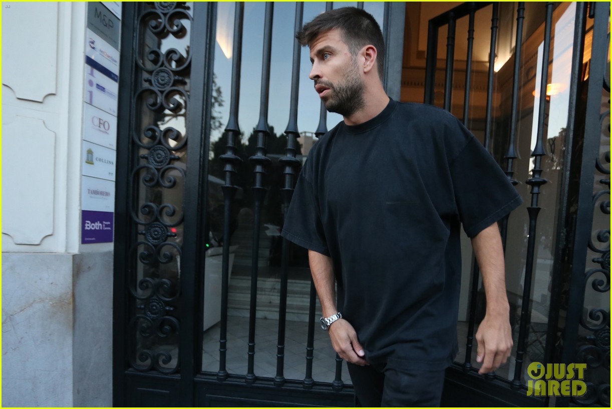 Shakira & Gerard Pique Meet With Law Firm in Barcelona Amidst Their ...