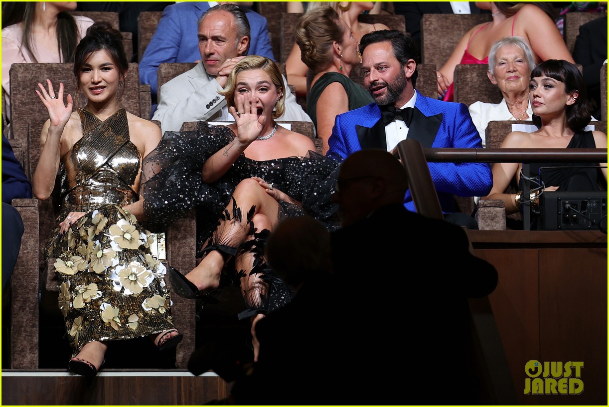 Harry Styles Kisses Nick Kroll on the Lips During Standing Ovation for ...