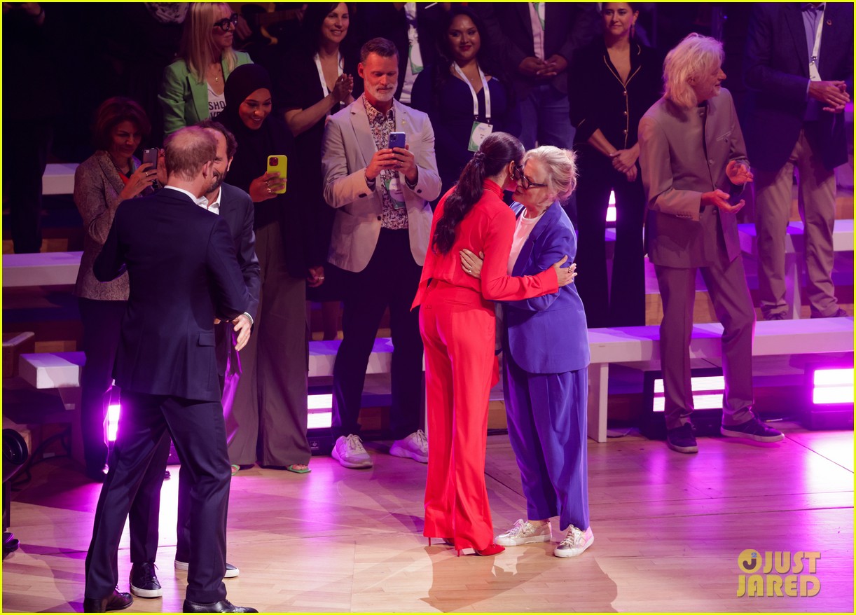 Meghan Markle Wears Red For 2022 One Young World Summit With Prince ...