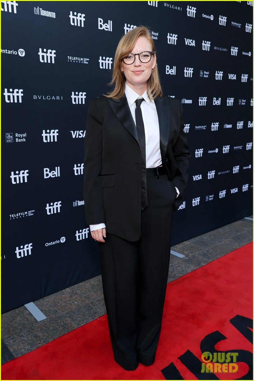Claire Foy, Jessie Buckley & Rooney Mara Are 'Women Talking' at TIFF ...