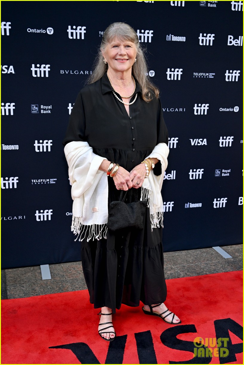 Claire Foy, Jessie Buckley & Rooney Mara Are 'Women Talking' at TIFF ...