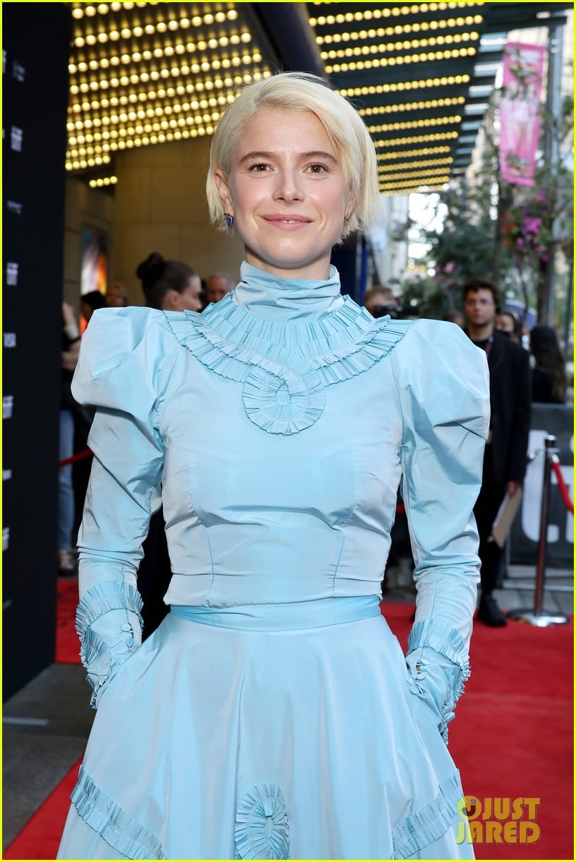 Claire Foy, Jessie Buckley & Rooney Mara Are 'Women Talking' at TIFF ...