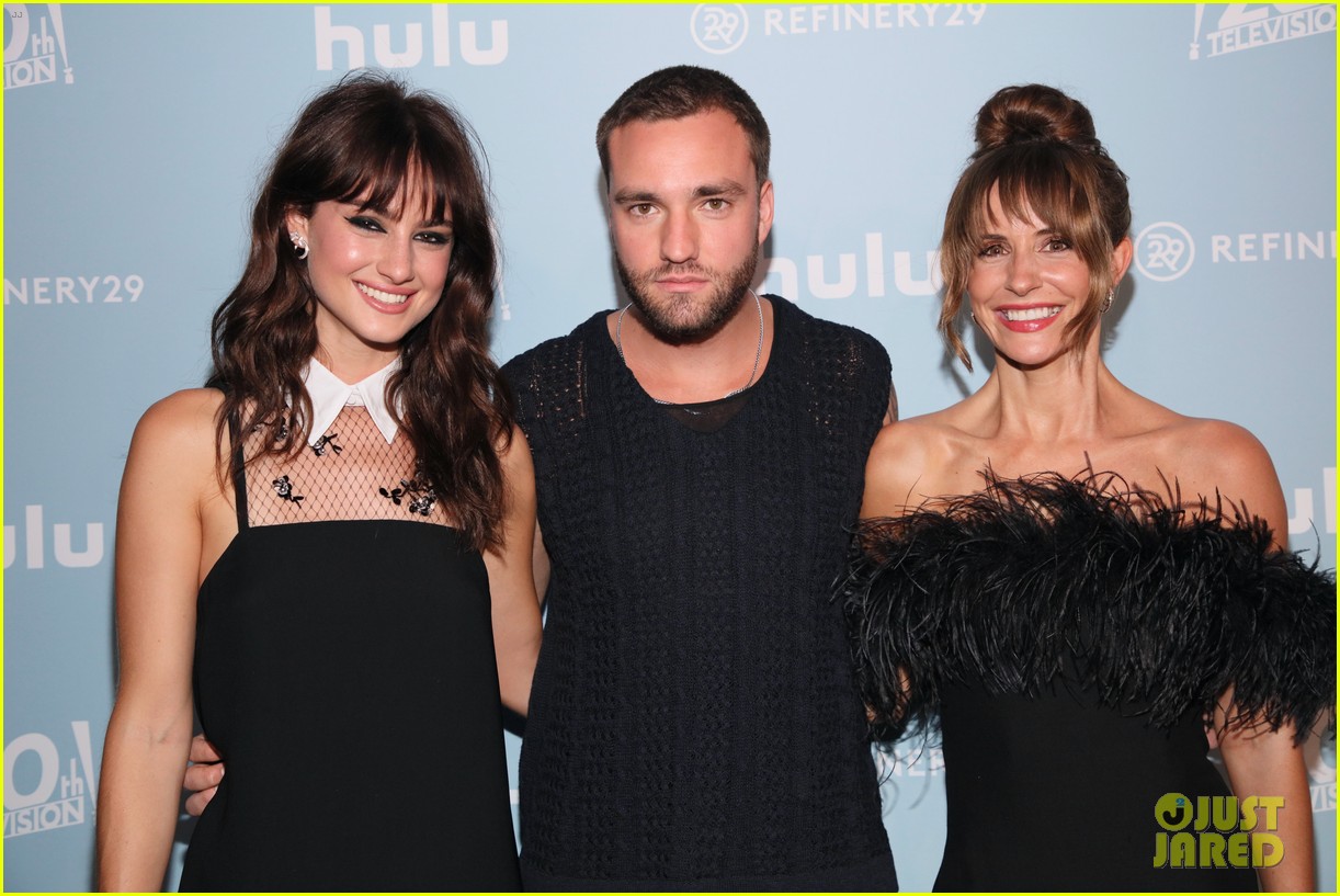 Emma Roberts Supports Cast of 'Tell Me Lies' at Hollywood Premiere ...