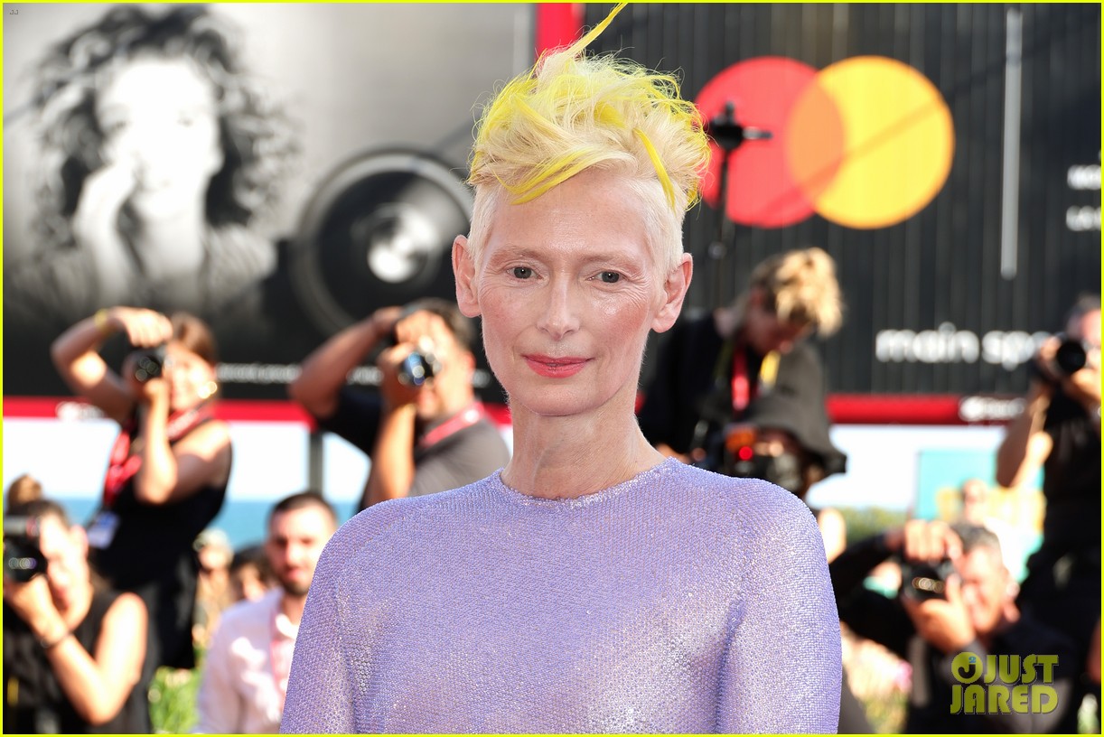 Oscar Winners Tilda Swinton, Penelope Cruz & Julianne Moore Hit The Red ...