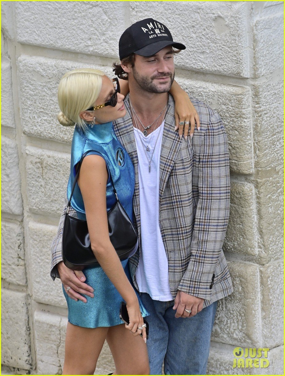 'Elite' Actress Valentina Zenere Flaunts PDA with Boyfriend Jordi Llado ...