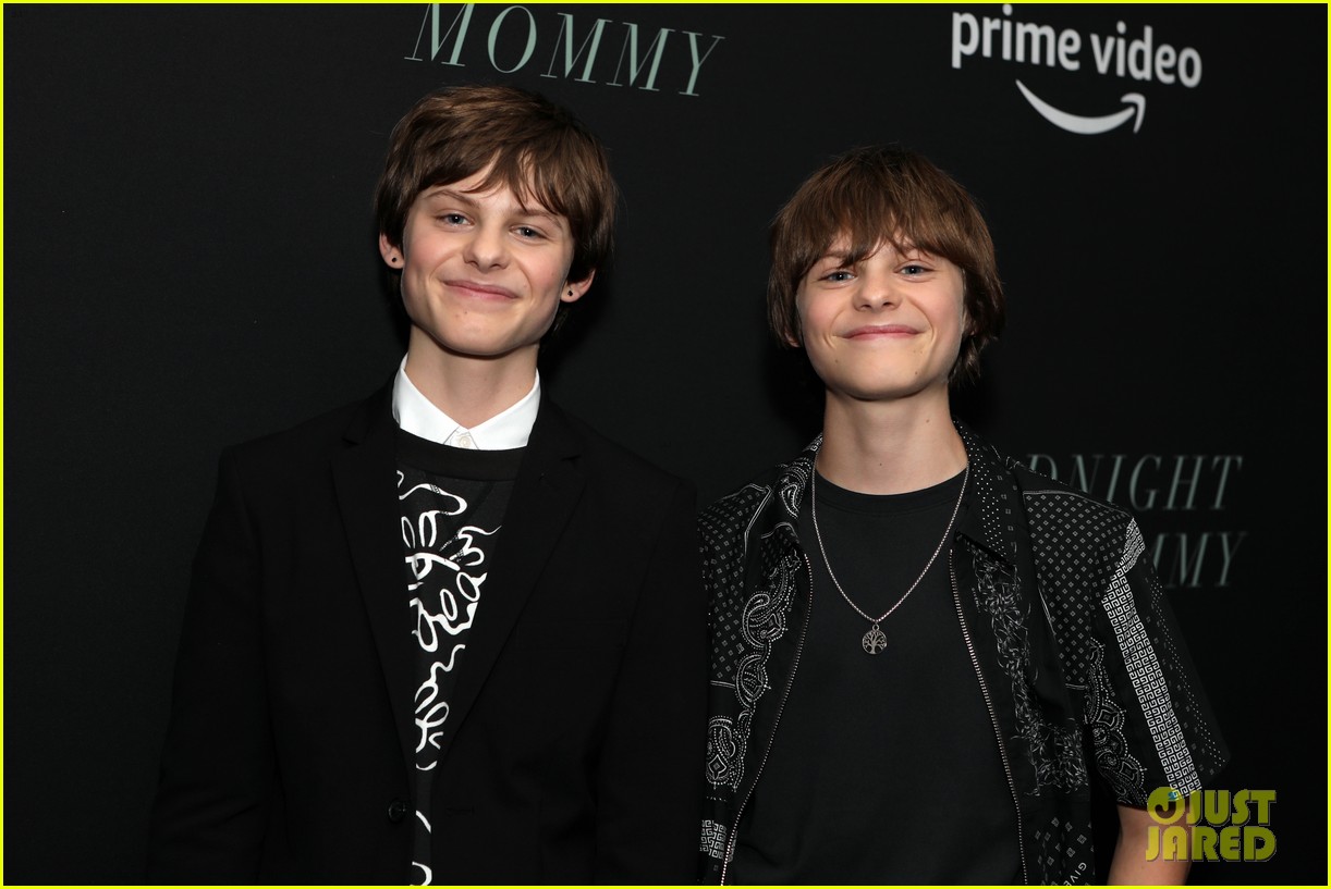 Naomi Watts Joined by On-Screen Sons Cameron & Nicholas Crovetti at ...