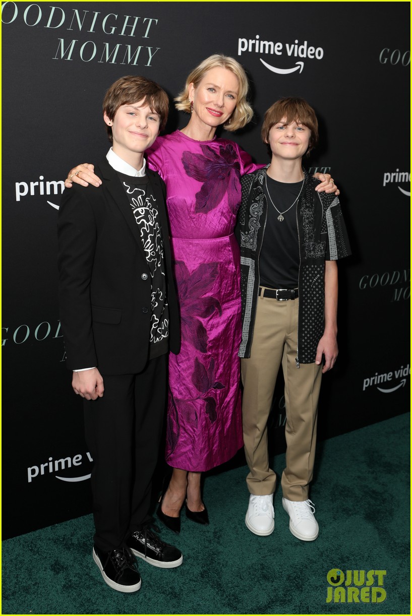 Naomi Watts Joined by On-Screen Sons Cameron & Nicholas Crovetti at ...