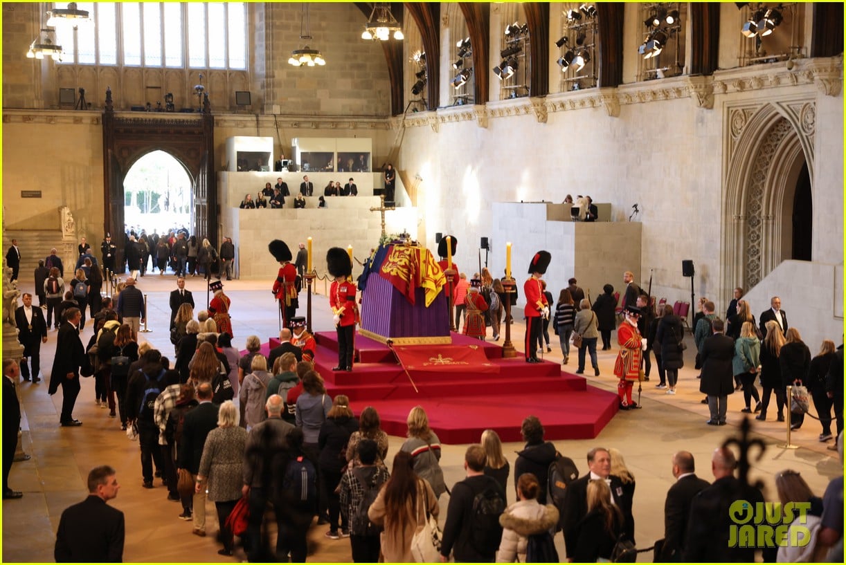 Prince William & Prince Harry Join Their Cousins to Stand Vigil at ...