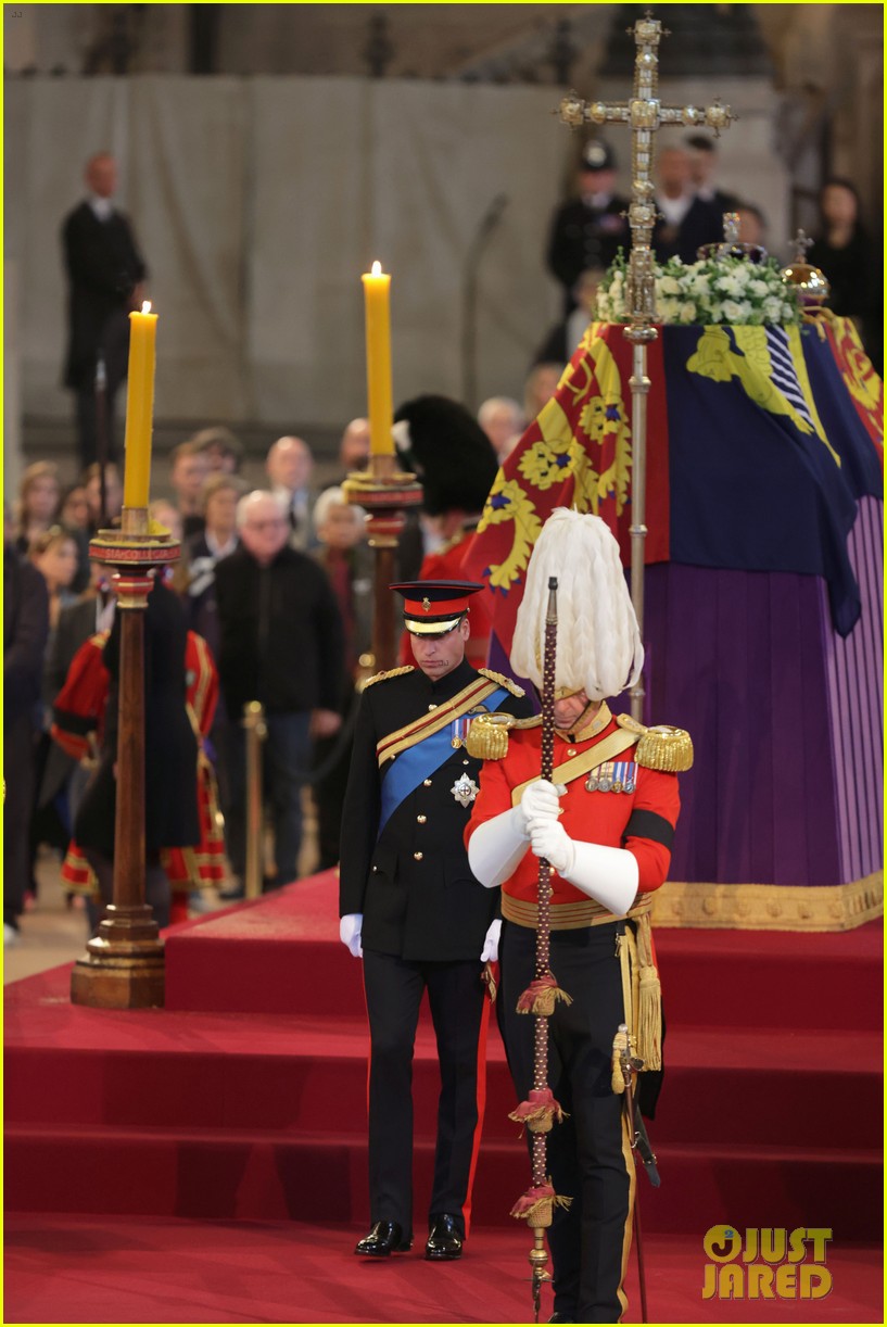Prince William & Prince Harry Join Their Cousins to Stand Vigil at ...