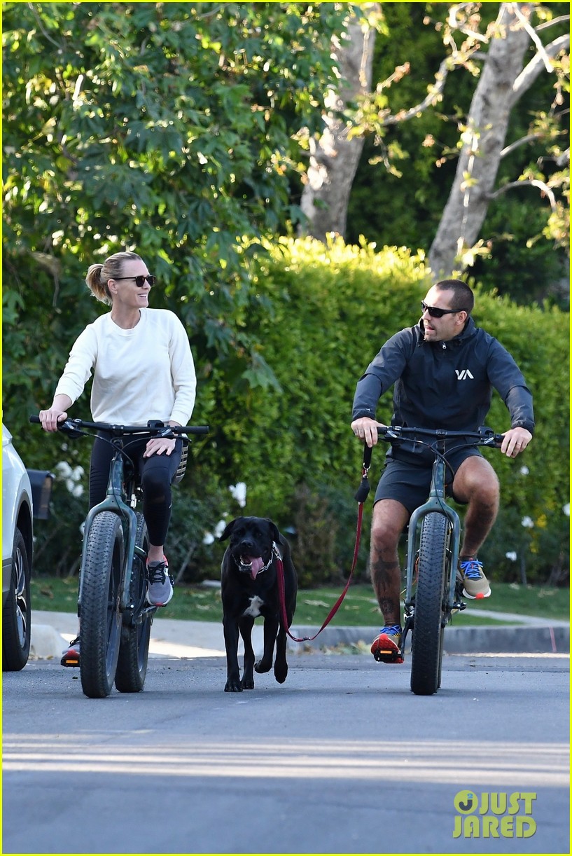 Robin Wright Files for Divorce from Clement Giraudet After Four Years ...