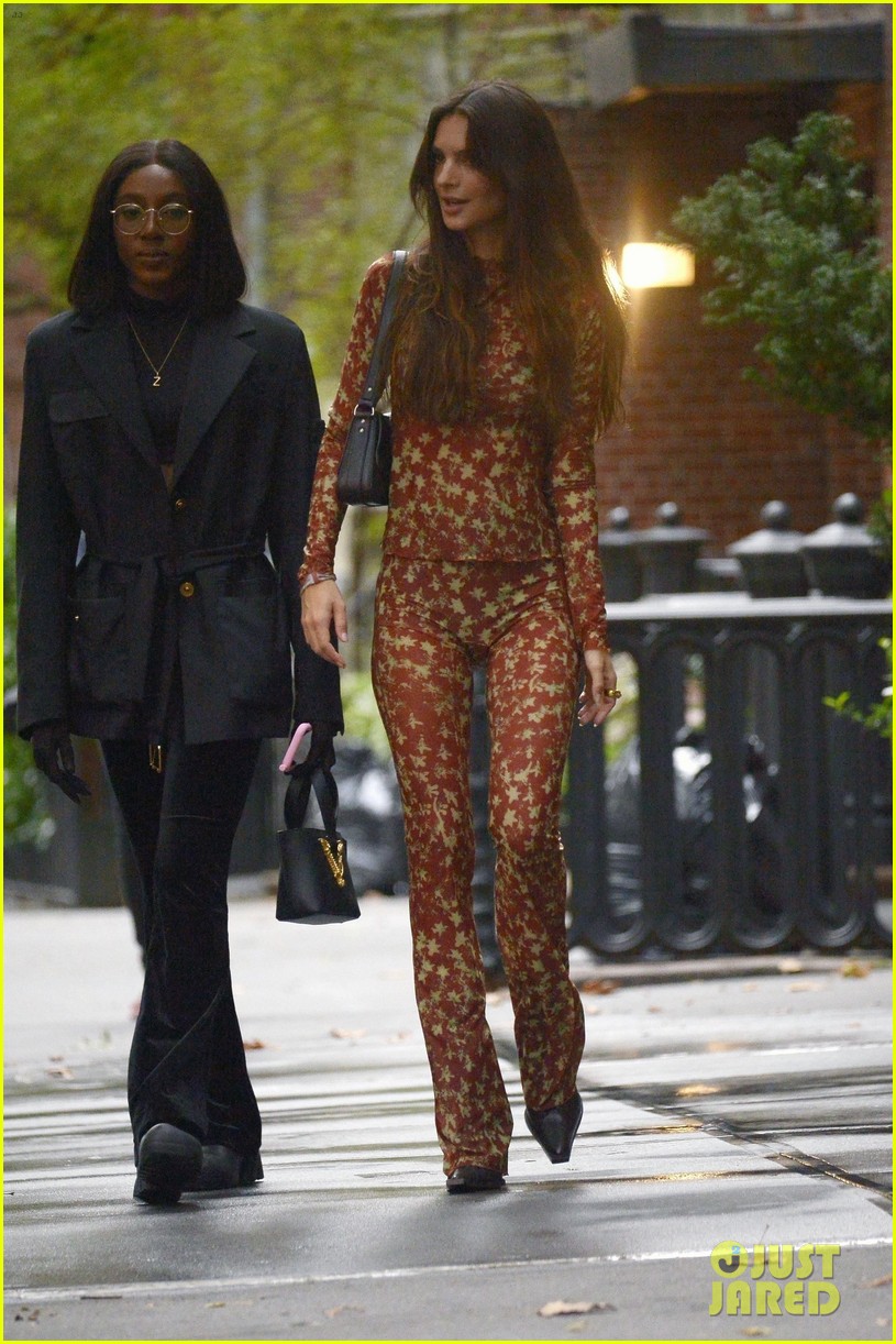 Emily Ratajkowski Hangs Out with Ziwe Fumudoh at U.S. Open 2022: Photo 4813318 | Photos | Just ...