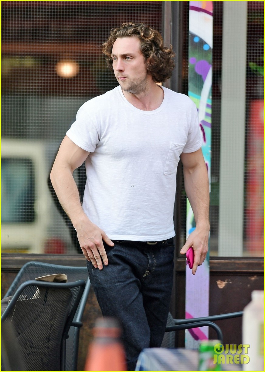 Aaron Taylor-Johnson Spotted Enjoying a Lunch Meeting With a Friend in ...