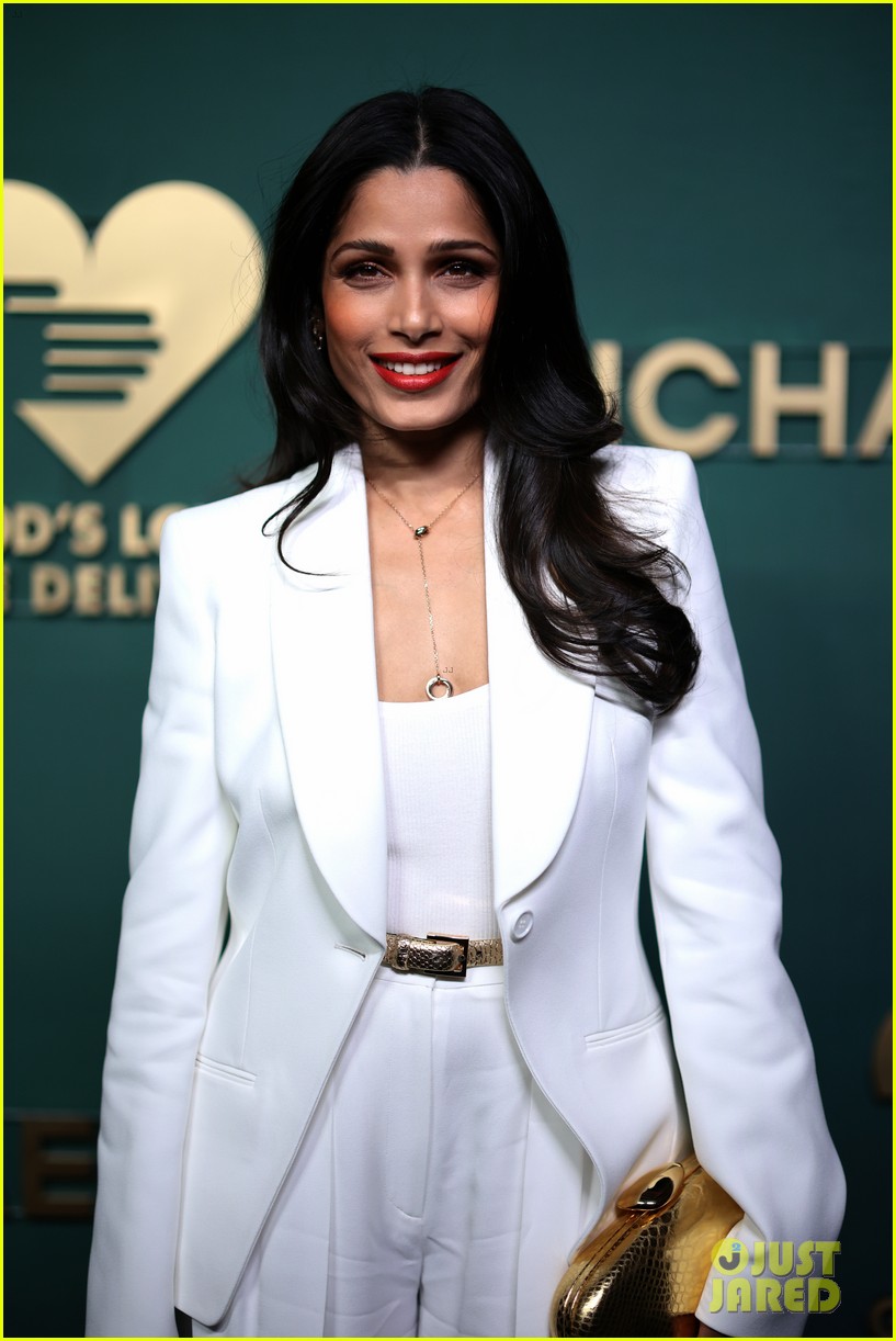 Jessica Alba Gets Support from Husband Cash Warren While Being Honored ...