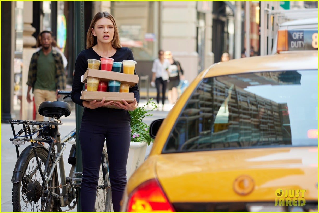 Aimee Teegarden Finds Her Passion In New York City in Hallmark's ...