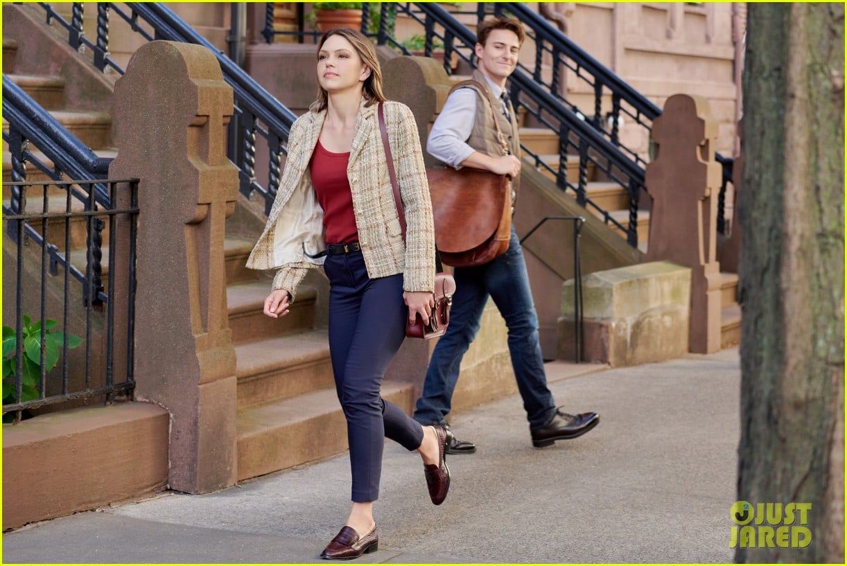 Aimee Teegarden Finds Her Passion In New York City in Hallmark's ...