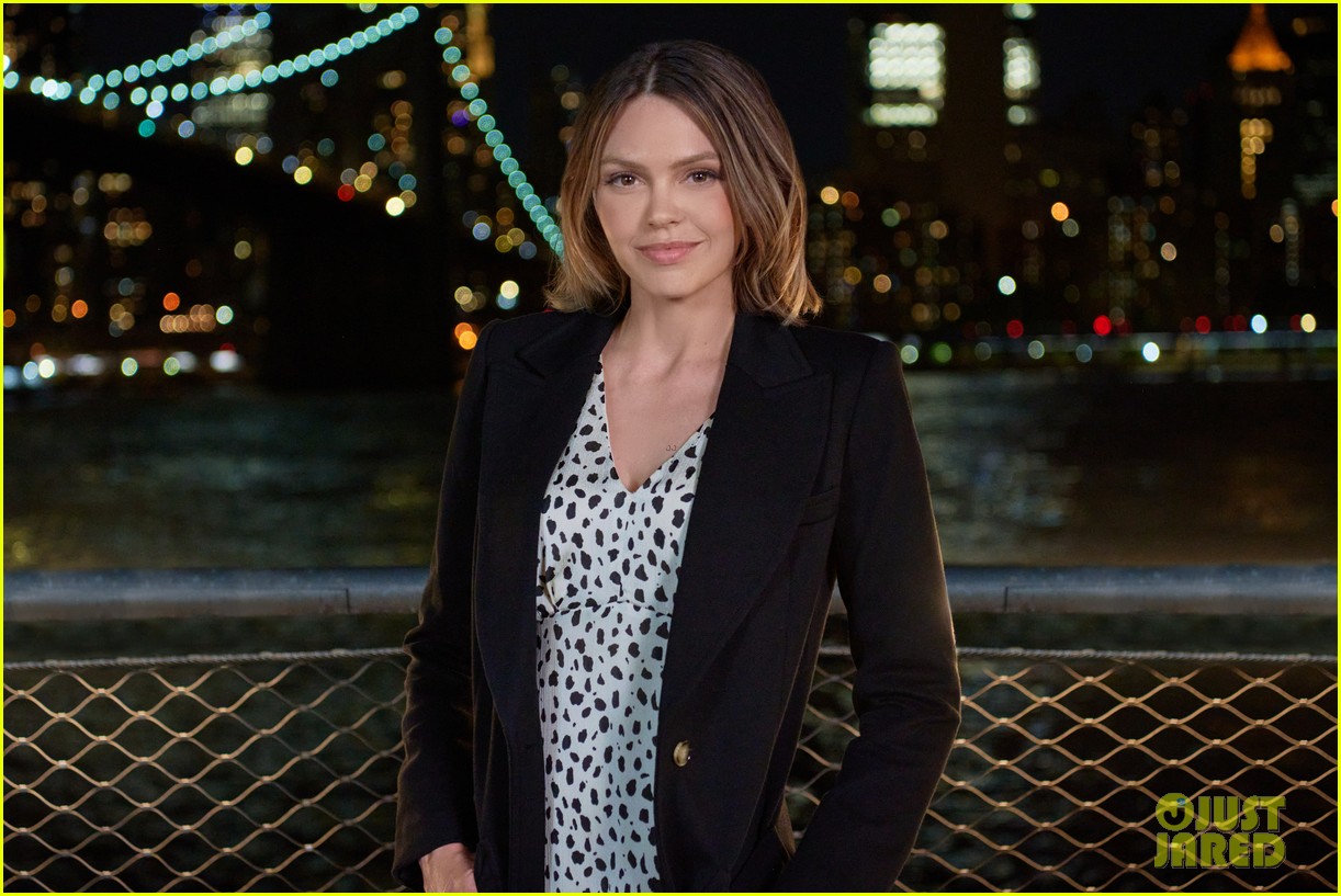 Aimee Teegarden Finds Her Passion In New York City in Hallmark's ...