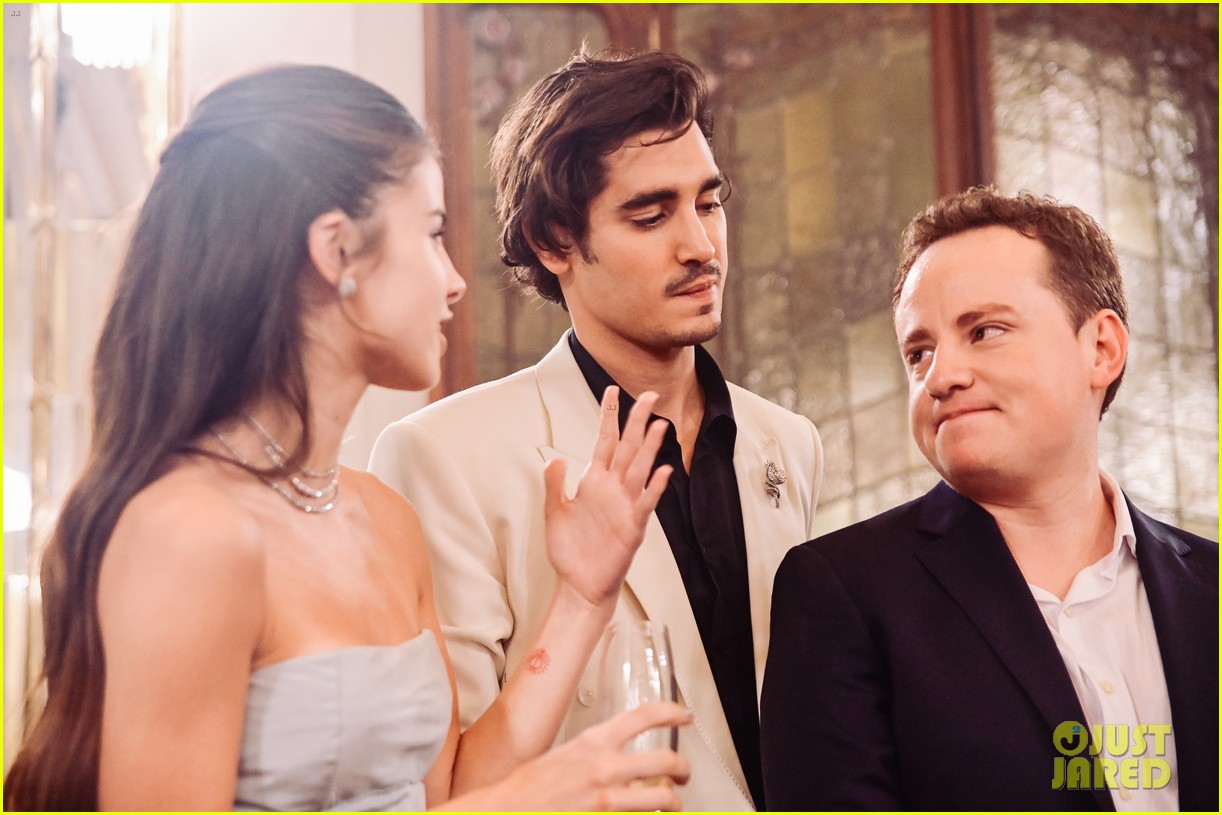 Henrique Zaga & Giulia Be Pose at the Premiere of Their Netflix Movie ...