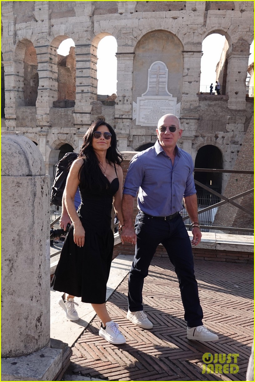Jeff Bezos & Girlfriend Lauren Sanchez Go Sightseeing at the Colosseum ...