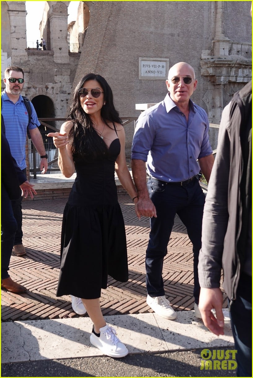 Jeff Bezos & Girlfriend Lauren Sanchez Go Sightseeing at the Colosseum ...