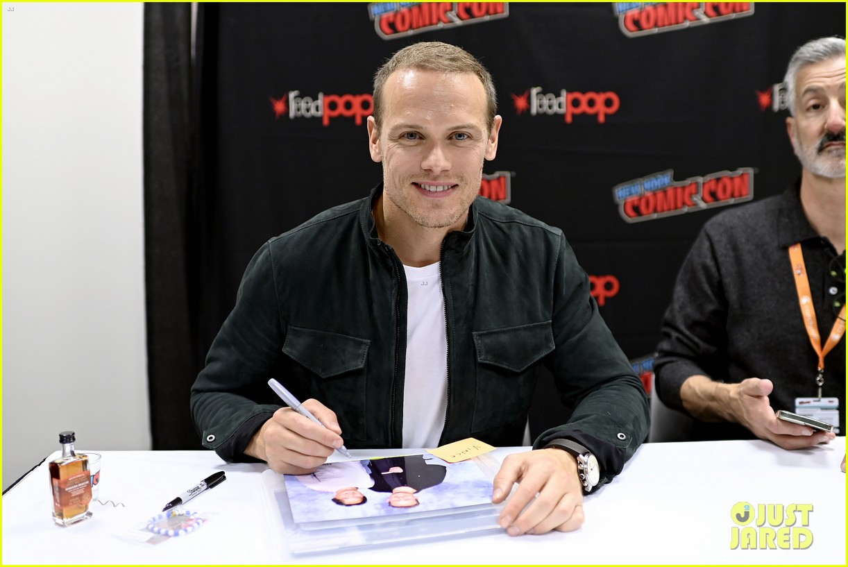 Brendan Fraser, Sam Heughan & Oscar Isaac Hit Up New York Comic Con ...