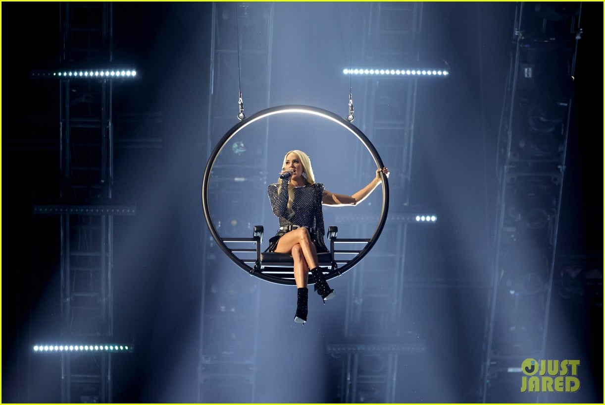 Carrie Underwood's Set List for 2022 Denim & Rhinestones Tour Revealed ...