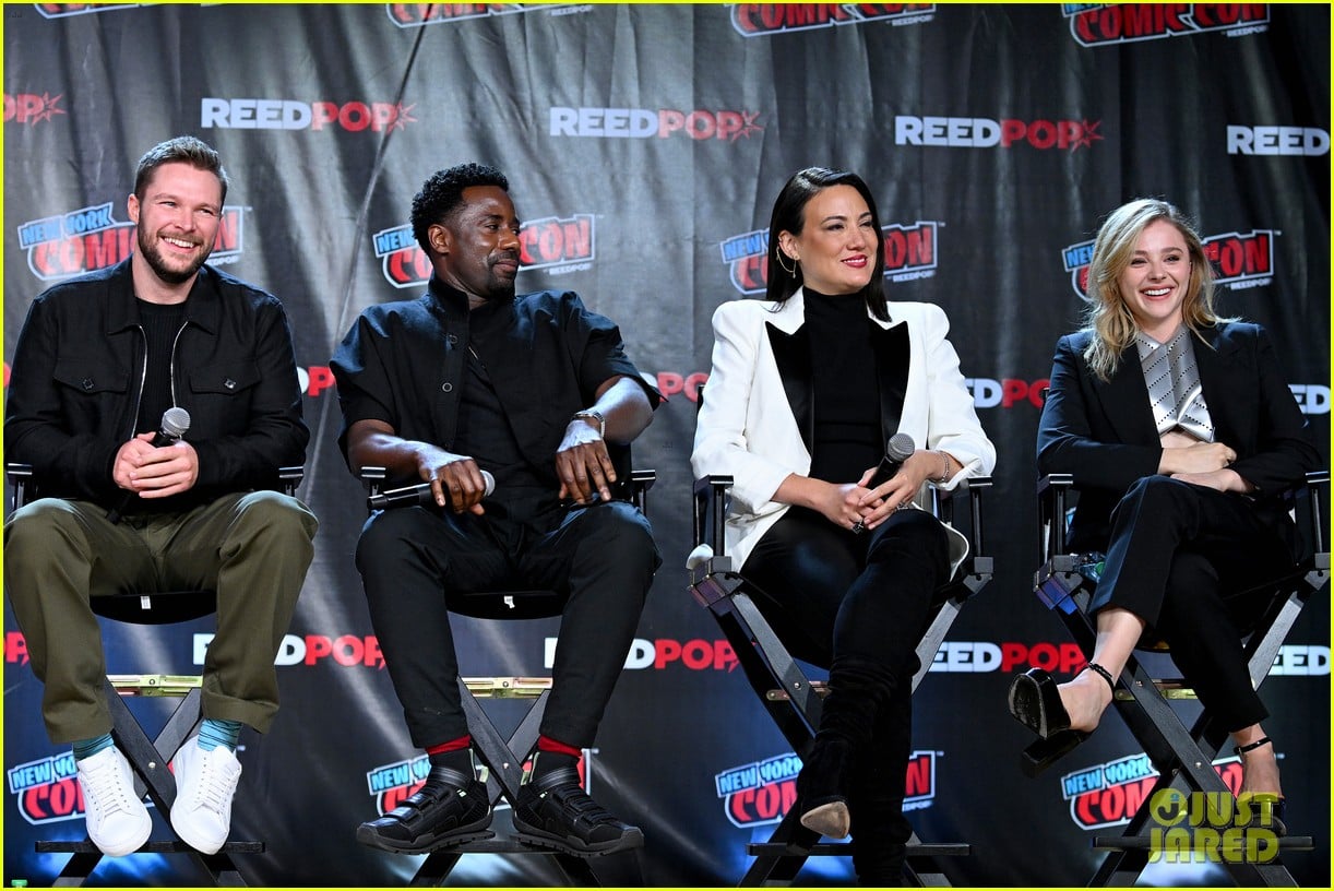 Chloe Moretz & 'The Peripheral' Cast Members Attend New York Comic Con ...