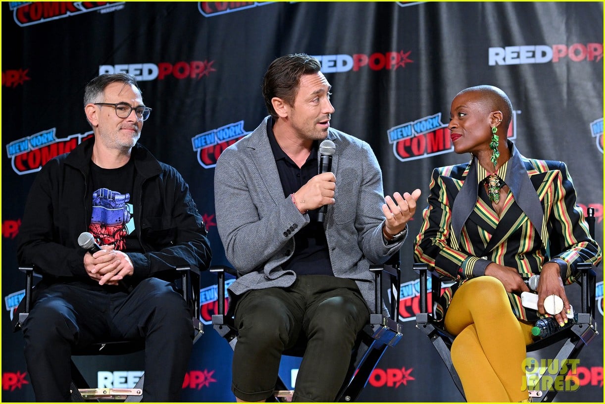 Chloe Moretz & 'The Peripheral' Cast Members Attend New York Comic Con ...