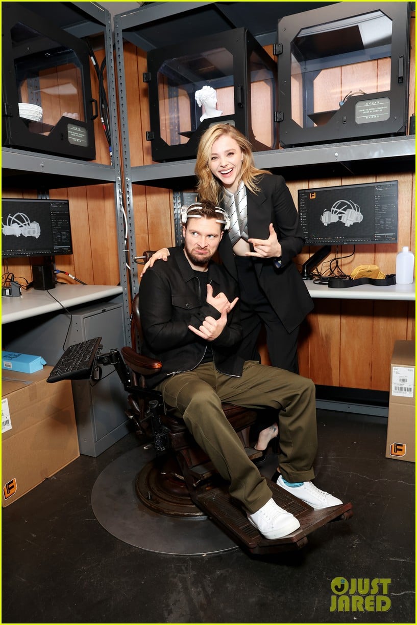 Chloe Moretz & 'The Peripheral' Cast Members Attend New York Comic Con ...