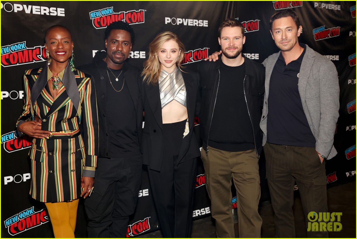 Chloe Moretz & 'The Peripheral' Cast Members Attend New York Comic Con ...