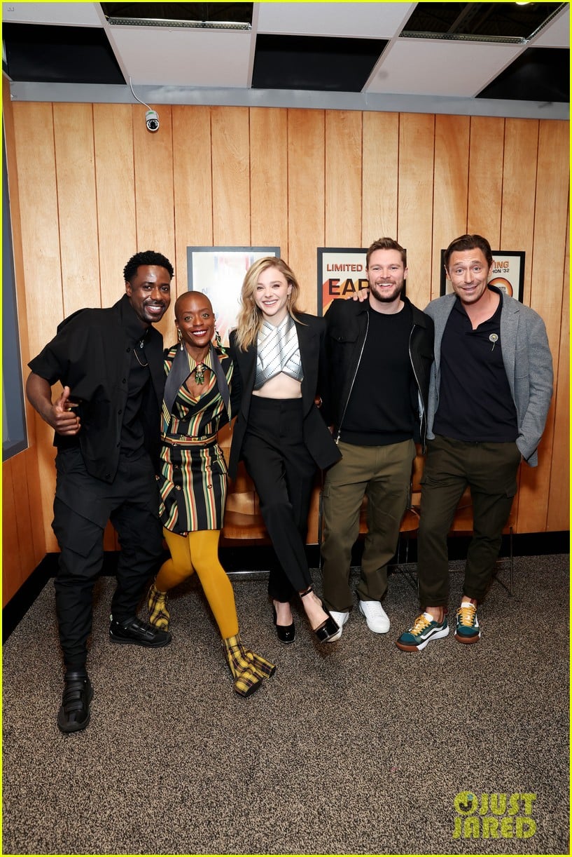 Chloe Moretz & 'The Peripheral' Cast Members Attend New York Comic Con ...